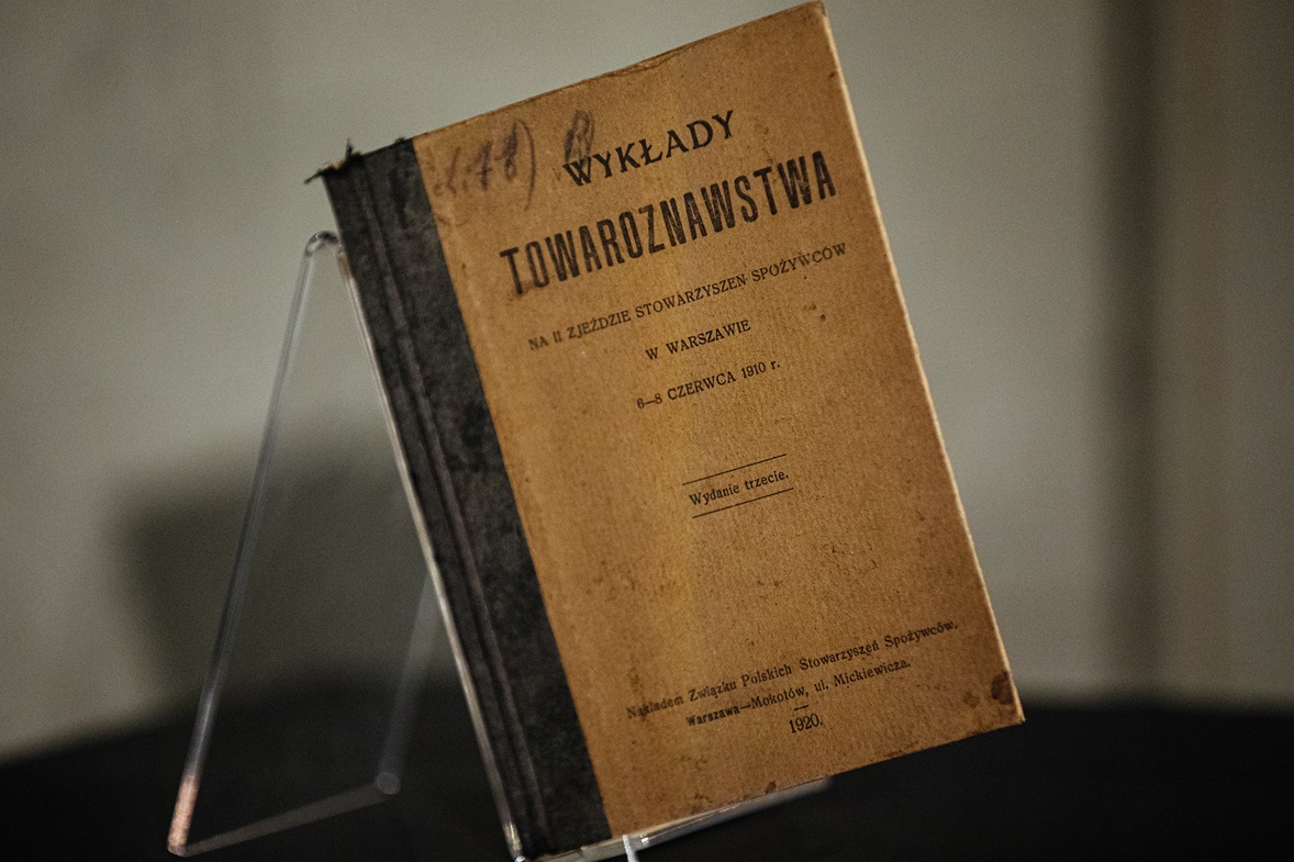 ‘Stepping into History’ – A Book from Józef Ulma’s Collection at the ...